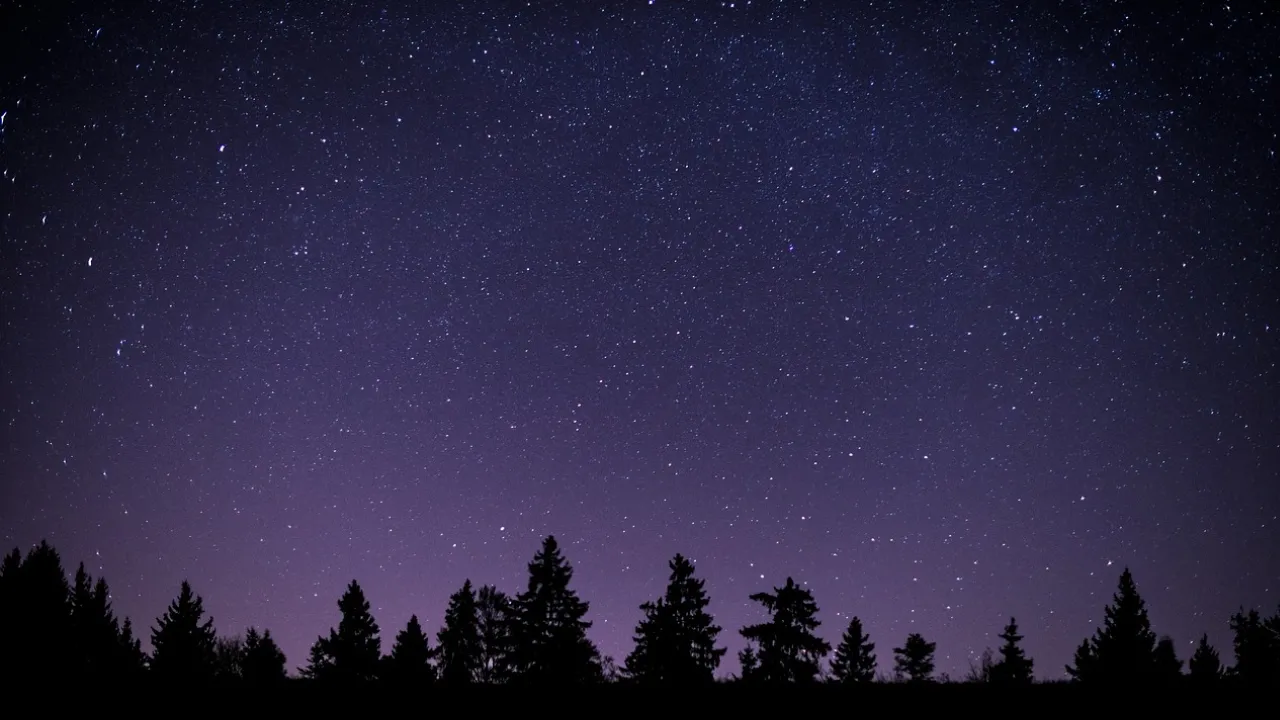 Названо знаки зодіаку, життя яких перевернеться з ніг на голову в грудні